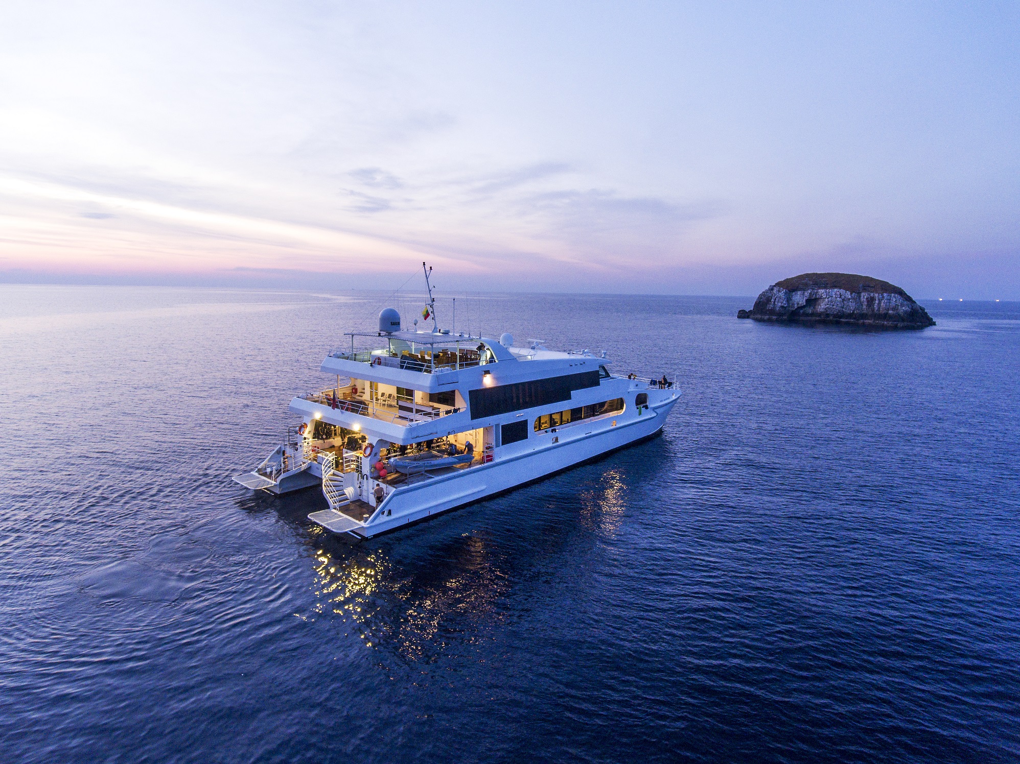 Solitude Adventurer | 船宿预订 - 趣潜船宿